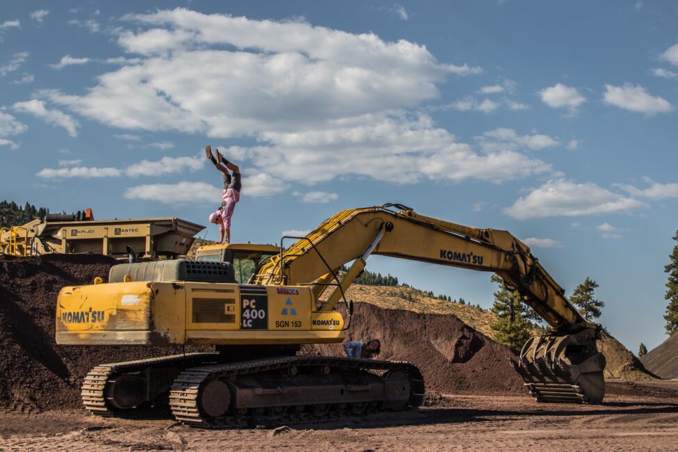 What Kind Of Equipment Is Useful At Large Dig Sites? - DotCom Magazine ...
